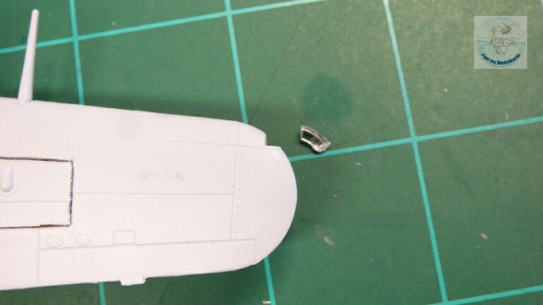 Tutorial 12 – Aircraft Wing Tip Navigation Lights with Colored Bulbs